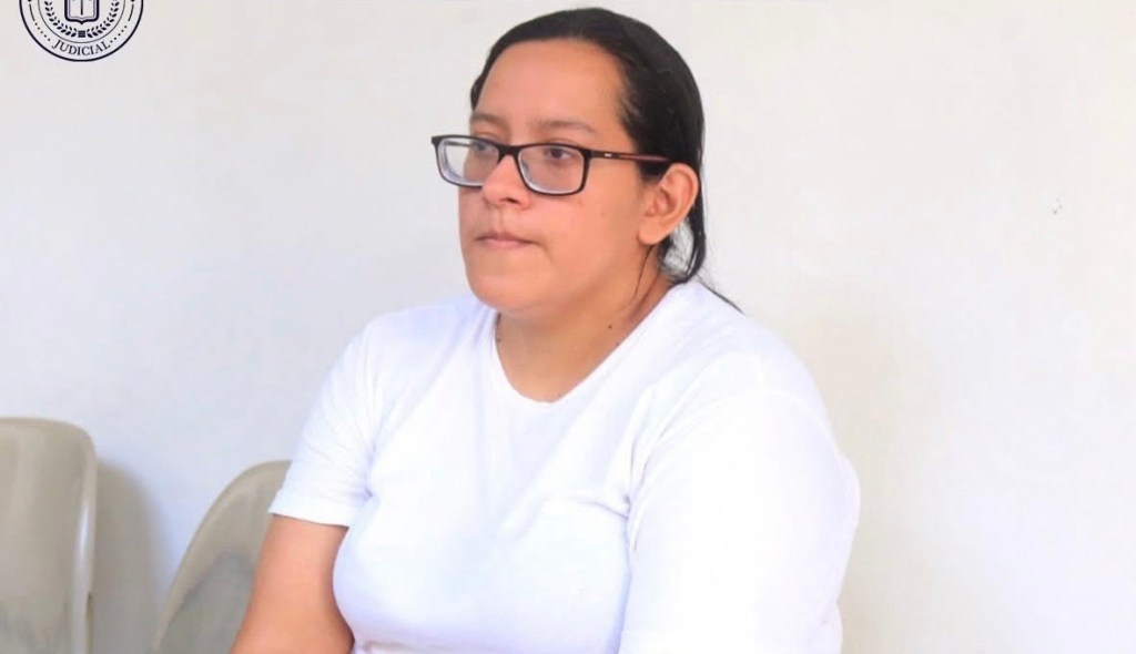 Mujer acusada de ejercicio ilegal de la profesión continuará en prisión